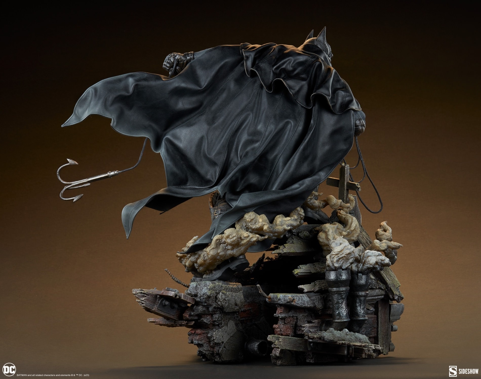 Batman: Gotham by Gaslight Premium Format Figure unveiled by Sideshow