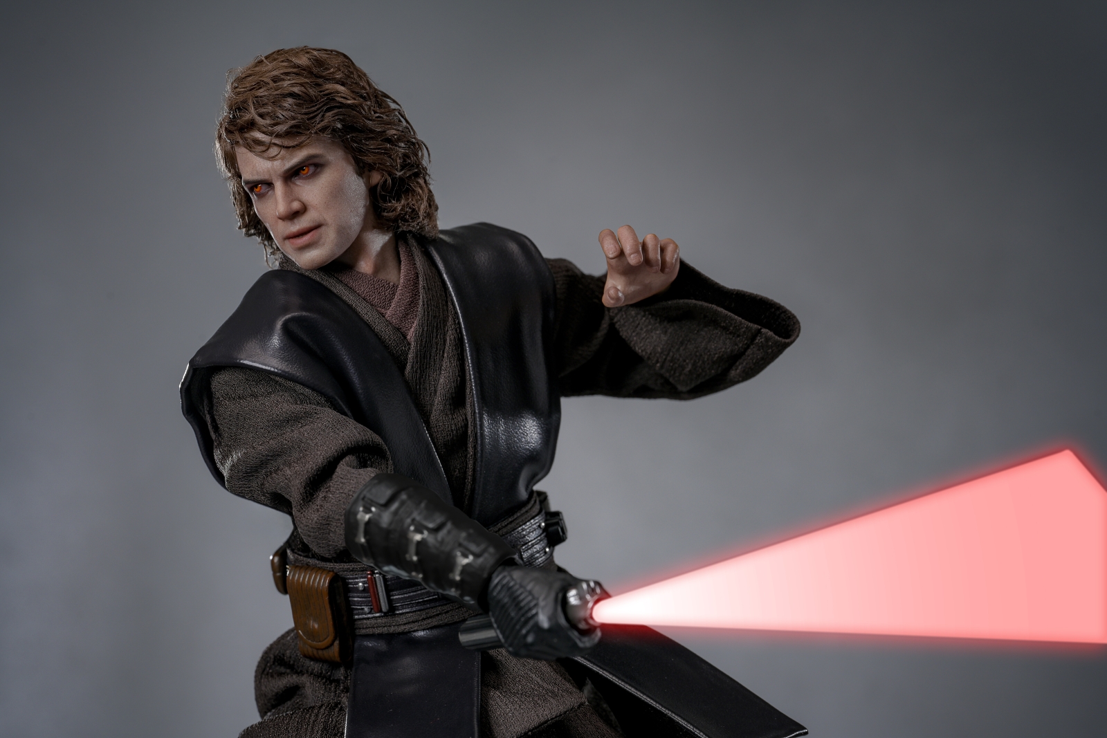 Hot Toys unveils Darth Vader (Sith Apprentice) Star Wars sixth scale ...