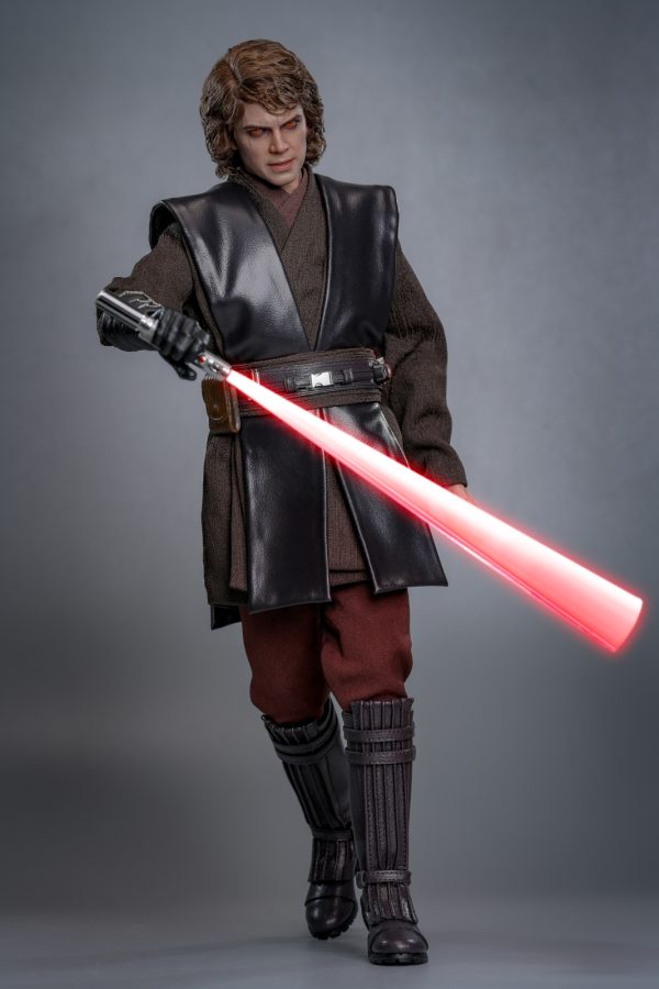 Hot Toys unveils Darth Vader (Sith Apprentice) Star Wars sixth scale ...