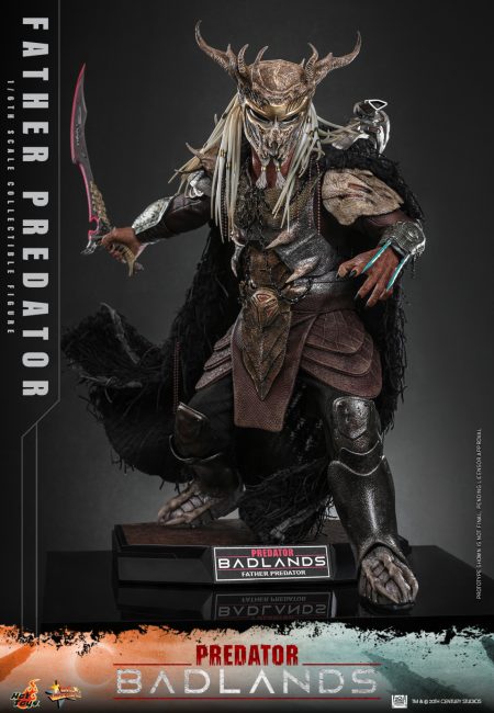 Predator: Badlands Father Predator sixth scale figure unveiled by Hot Toys