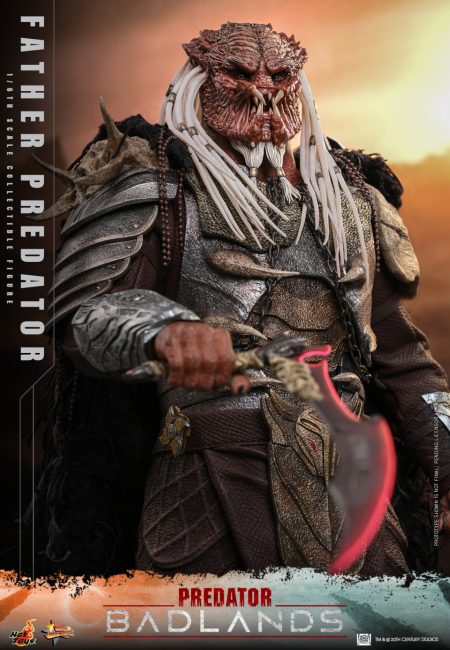 Predator: Badlands Father Predator sixth scale figure unveiled by Hot Toys