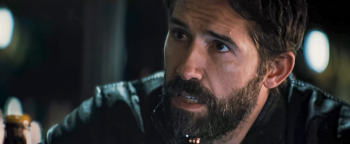 Trailer for action thriller Lights Out starring Frank Grillo, Dermot ...
