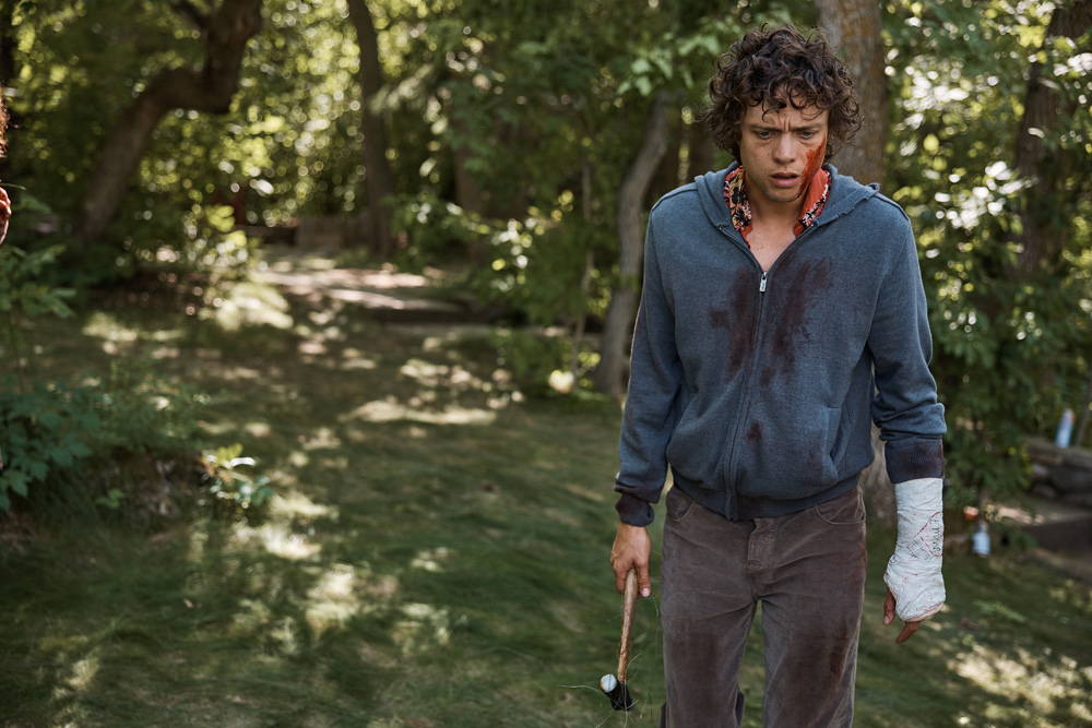 Trailer for post-apocalyptic thriller Die Alone starring Carrie Anne ...