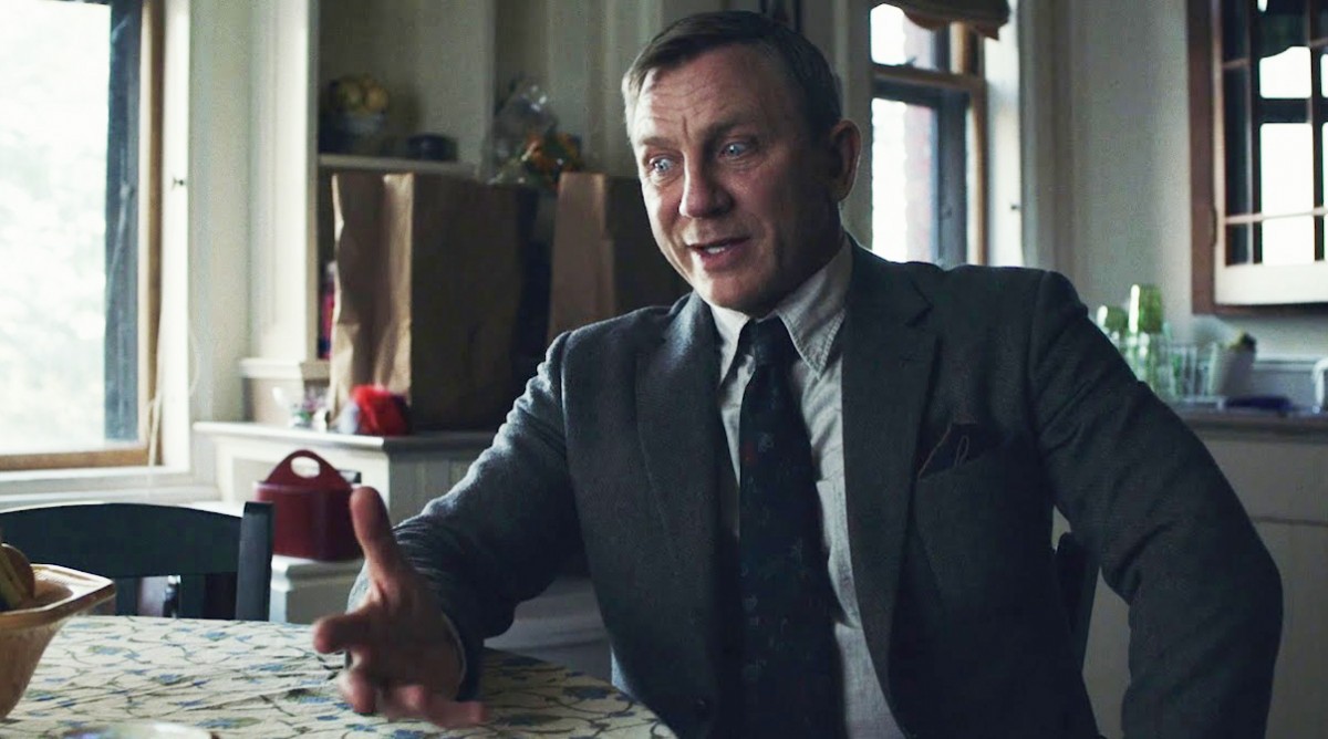 Watch two deleted scenes from Knives Out featuring Daniel Craig's ...